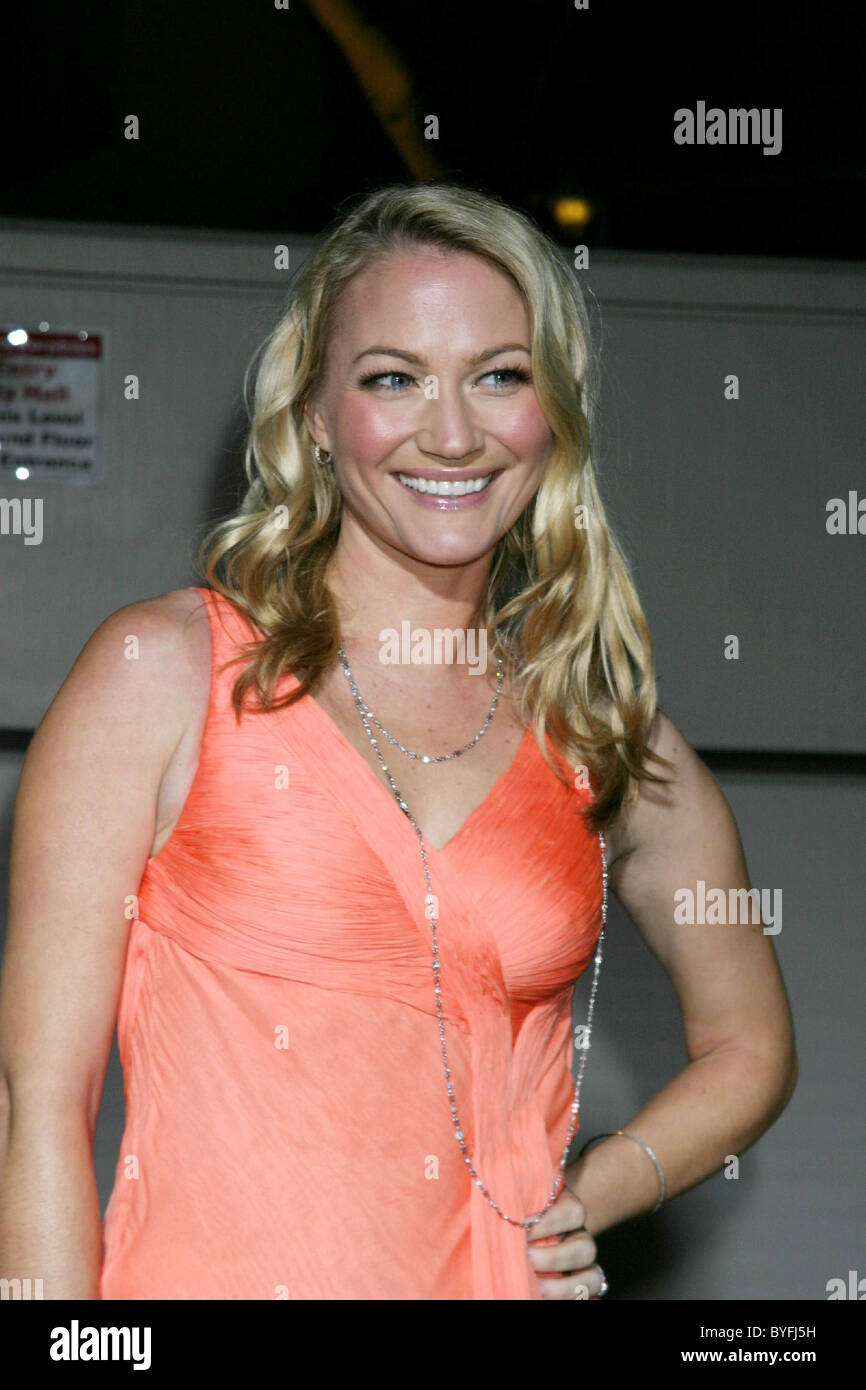 Sarah Wynter Rodeo Drive Walk of Style Award held at the Beverly Hills ...