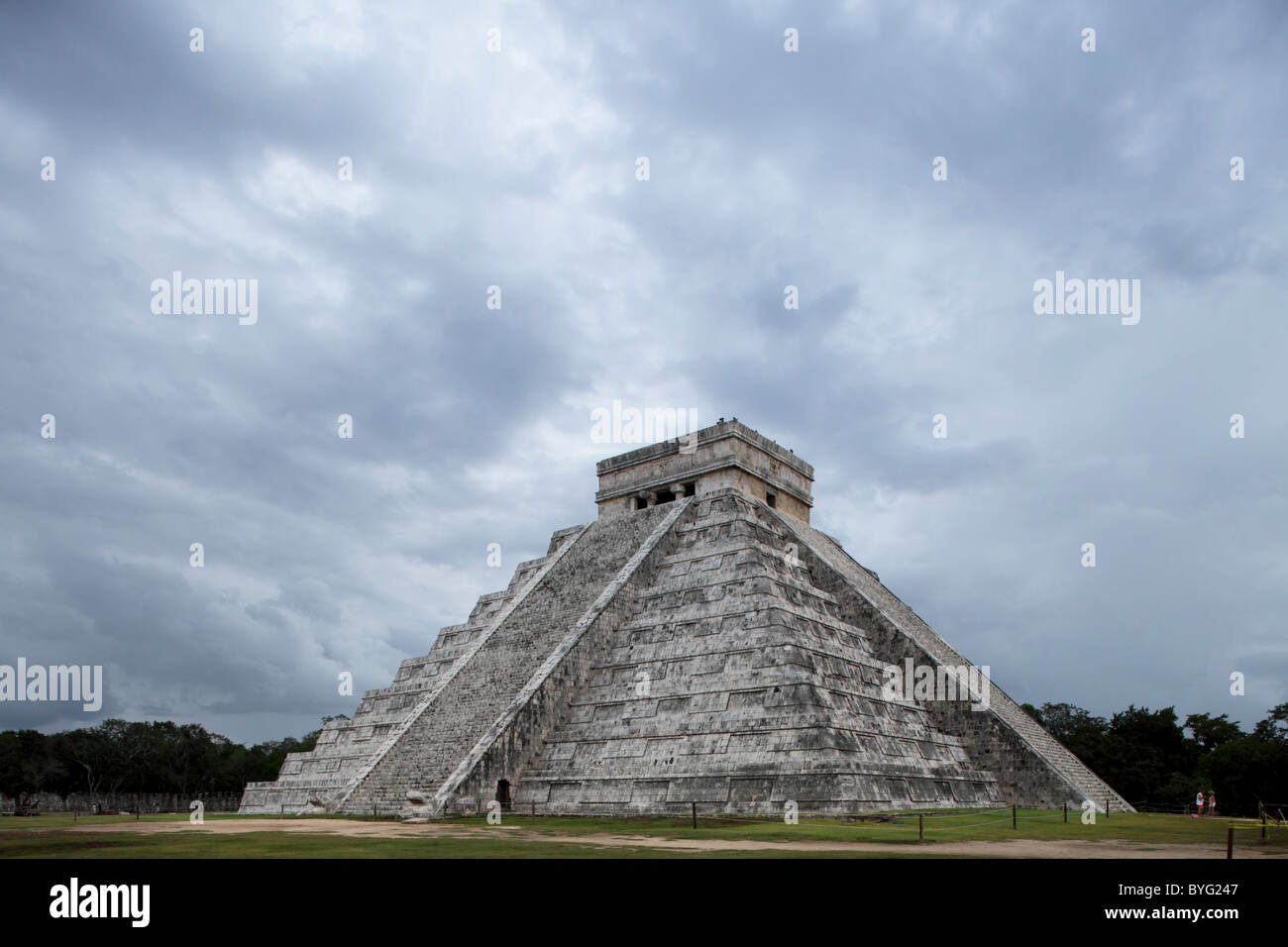 THE CASTLE, MAYAN RUINS AT CHICHEN ITZA, MEXICO Stock Photo - Alamy