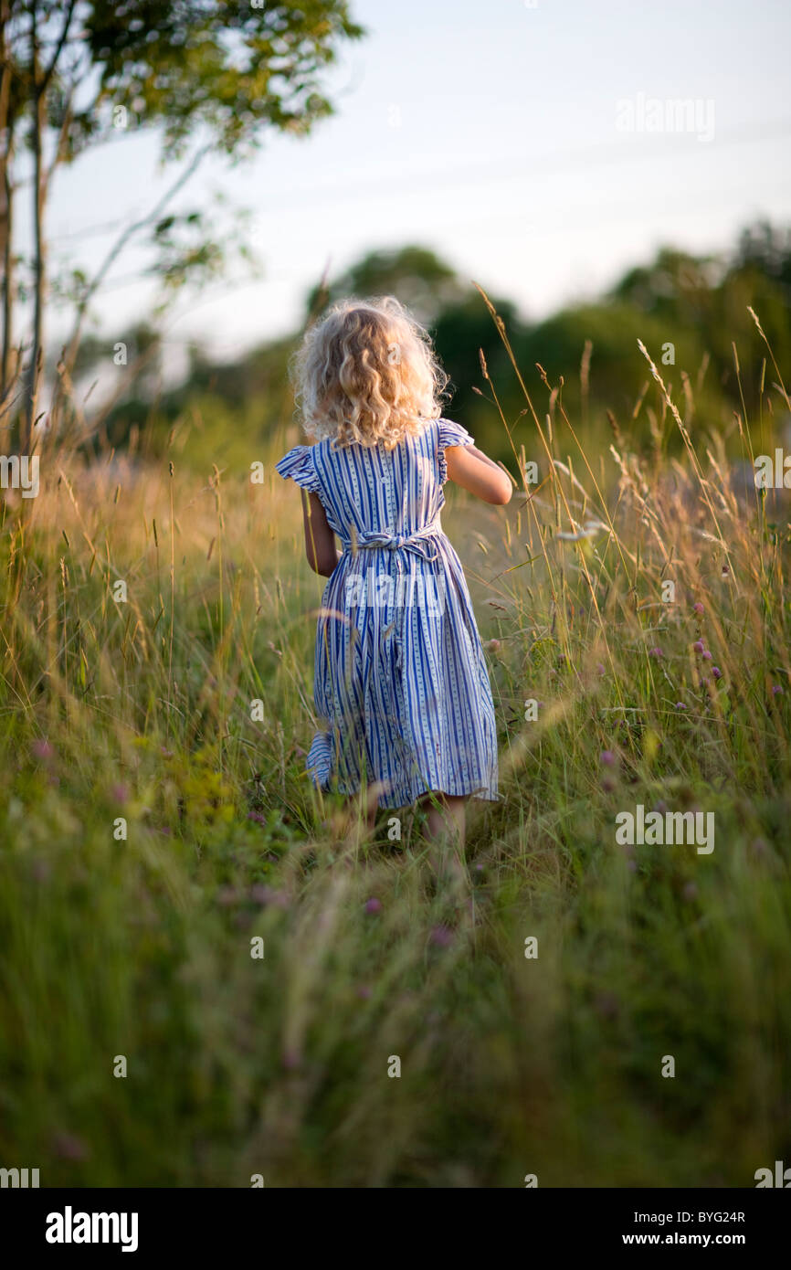Girl blonde hair rear view hi-res stock photography and images - Alamy