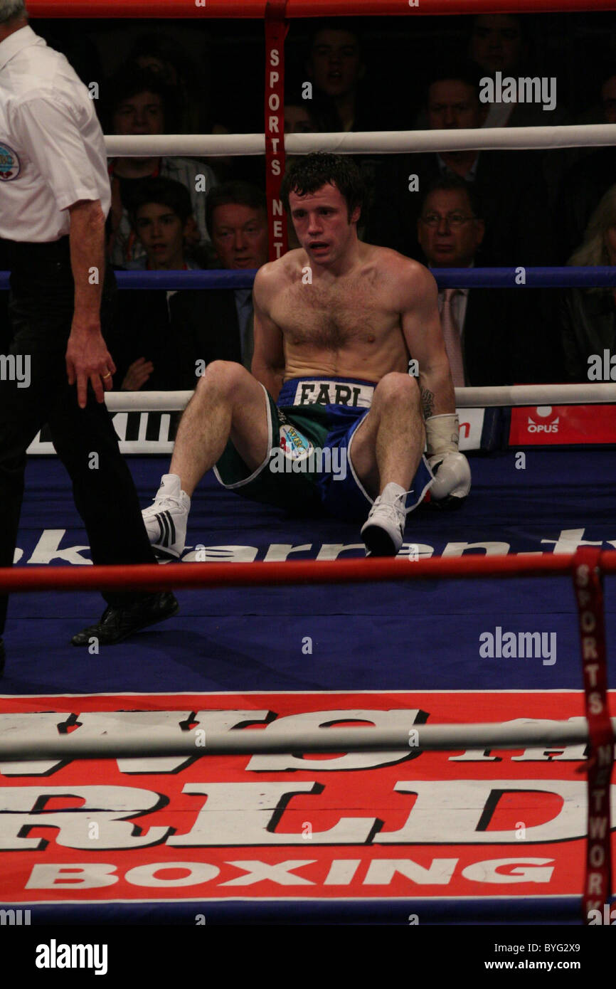 Michael Katsidis vs Graham Earl at Wembley Arena London, England - 17. ...