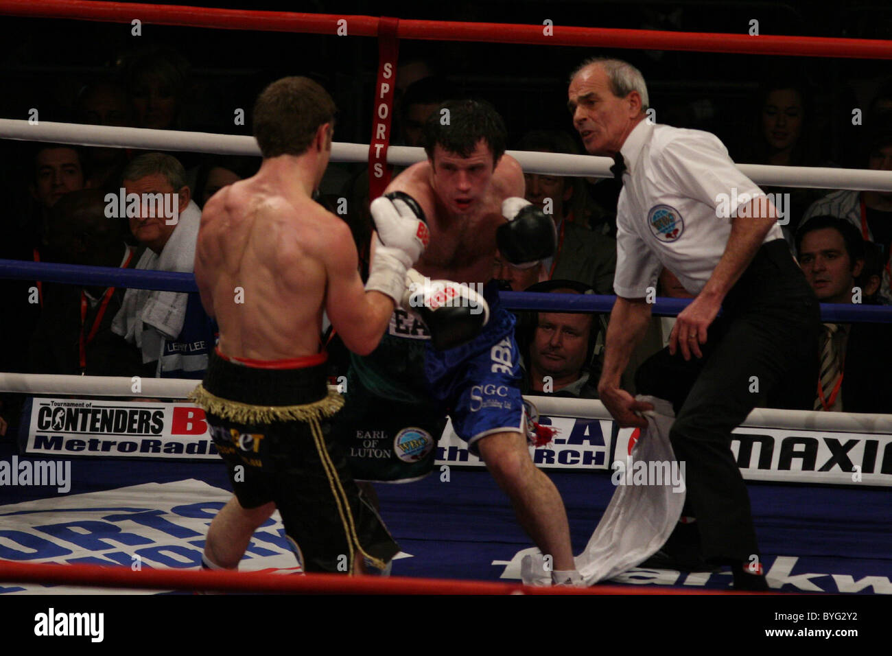 Michael Katsidis vs Graham Earl at Wembley Arena London, England - 17. ...