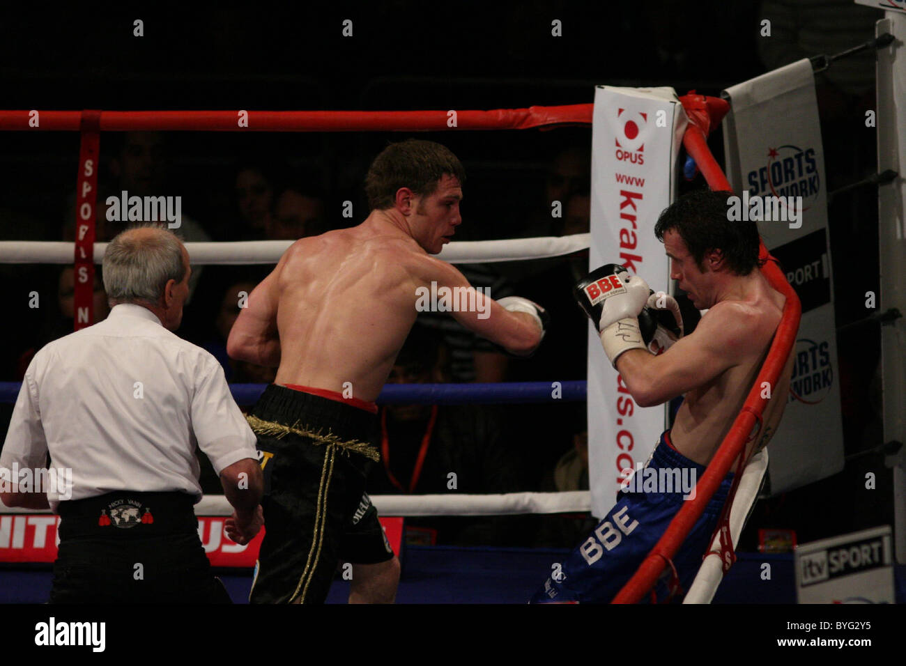 Michael Katsidis vs Graham Earl at Wembley Arena London, England - 17. ...