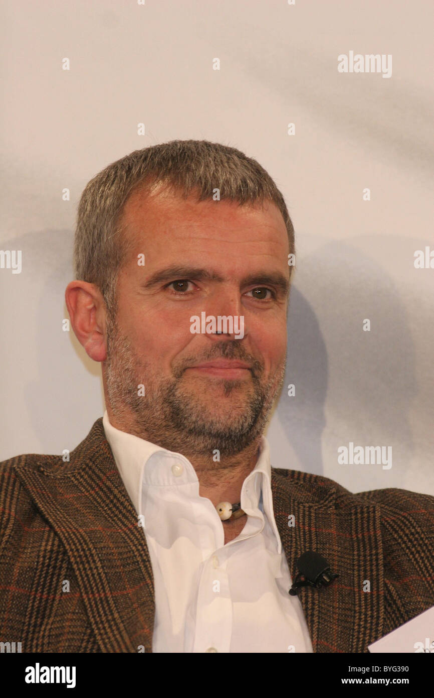 Strenger hi-res stock photography and images - Alamy