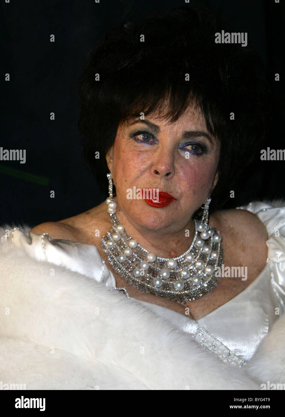 Dame elizabeth taylor hi-res stock photography and images - Alamy