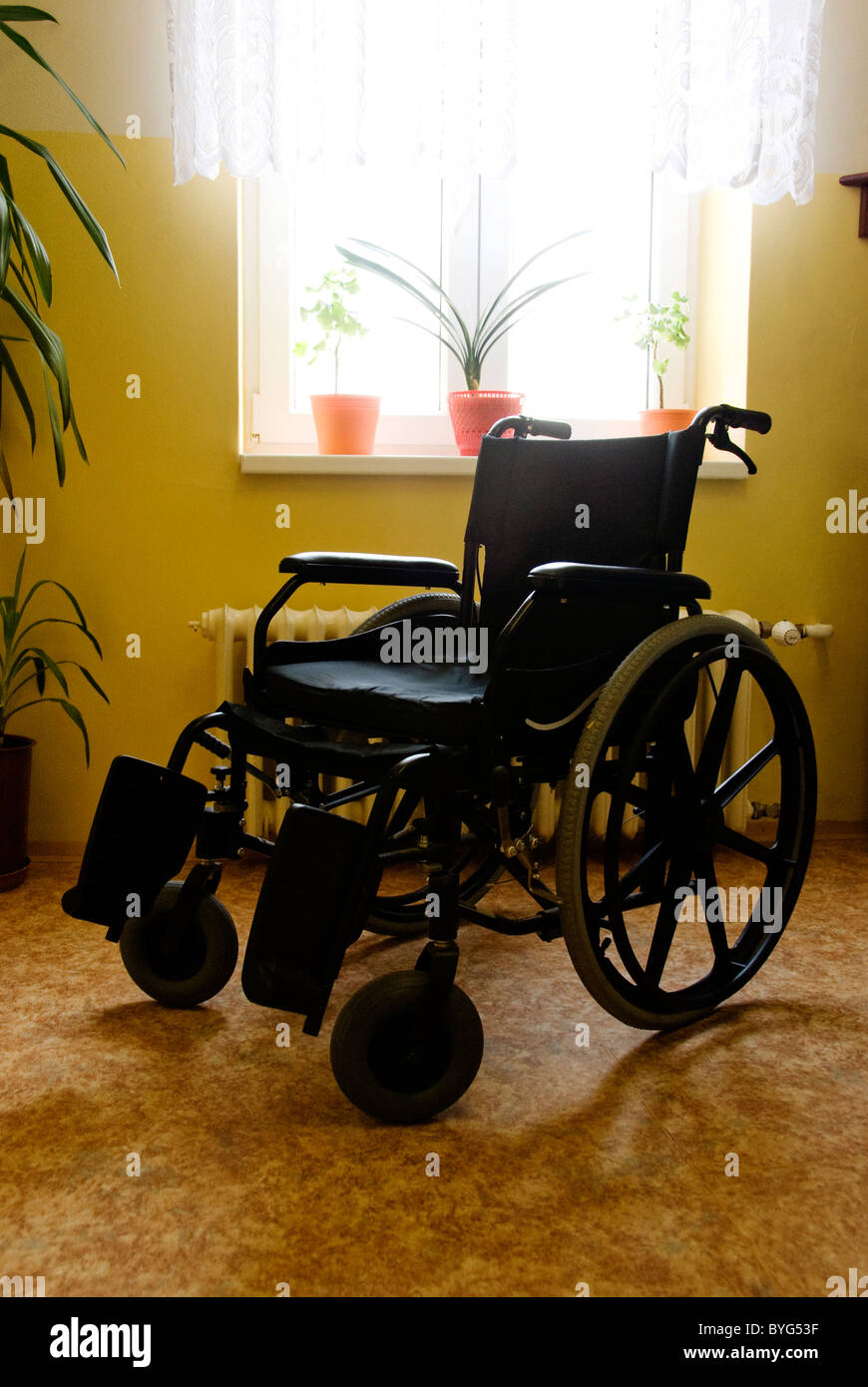 Empty wheelchair hi-res stock photography and images - Alamy