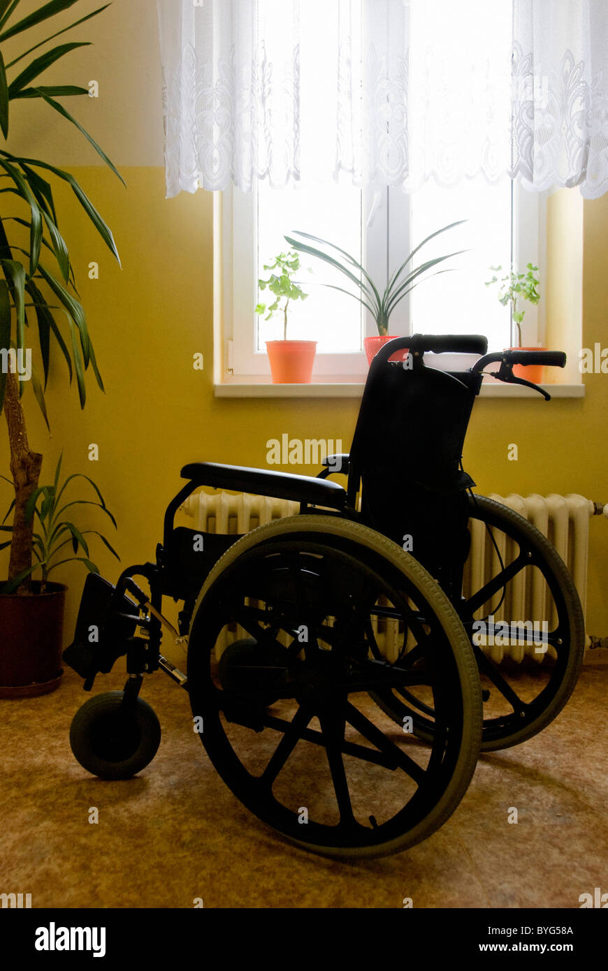 Empty wheelchair hi-res stock photography and images - Alamy