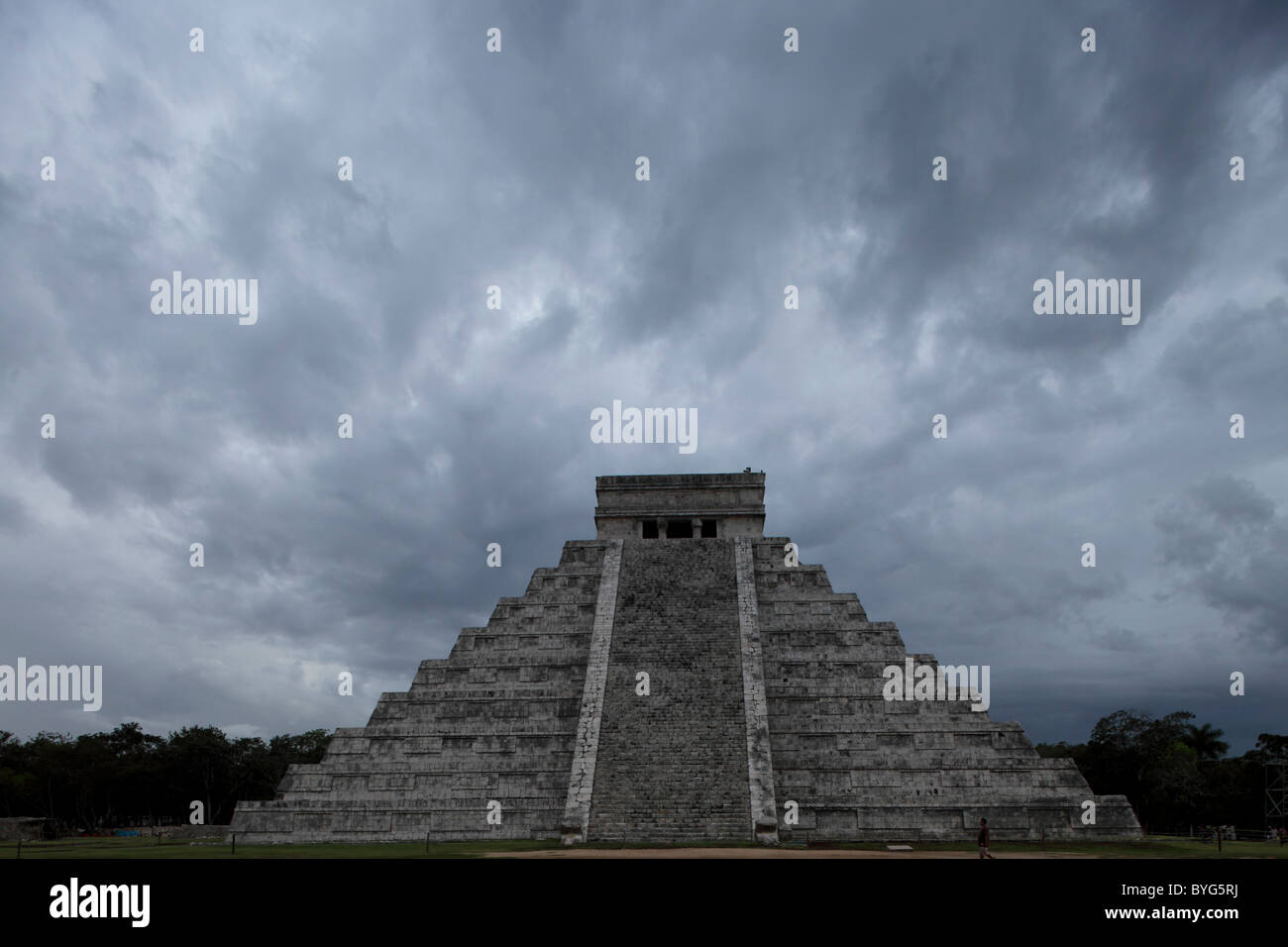THE CASTLE, MAYAN RUINS AT CHICHEN ITZA, MEXICO Stock Photo - Alamy