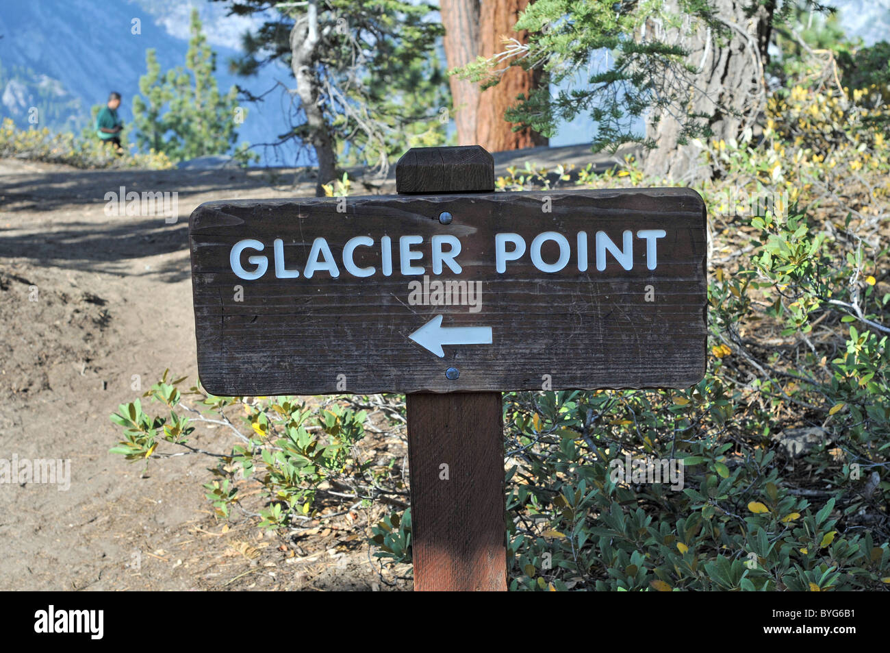 Signboard showing the route to the Glacier Point view point, Yosemite ...
