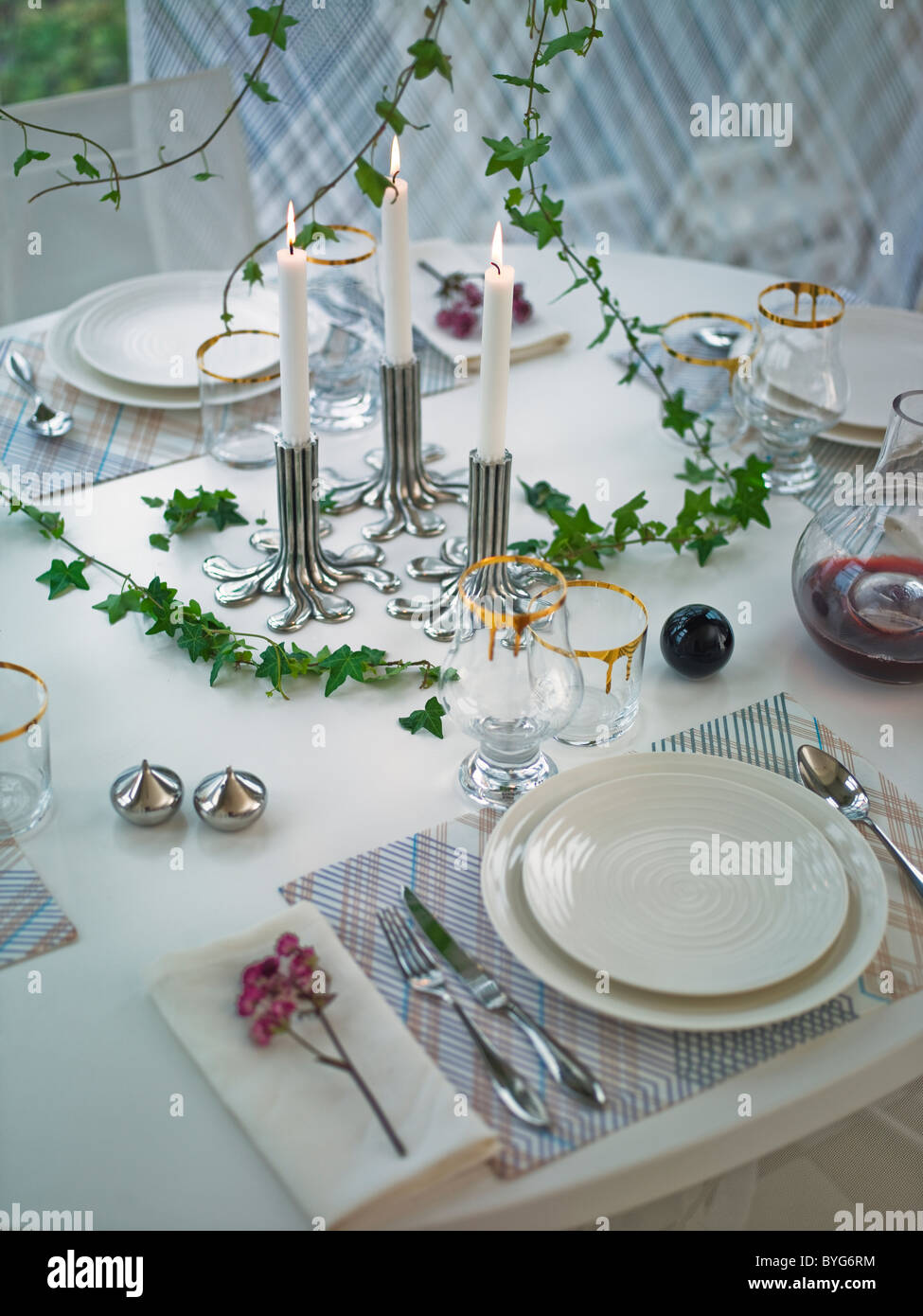 Laying table cloth indoors hi-res stock photography and images - Alamy