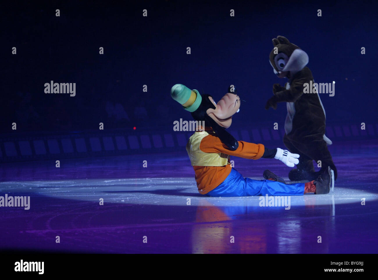 Goofy disney hi-res stock photography and images - Alamy