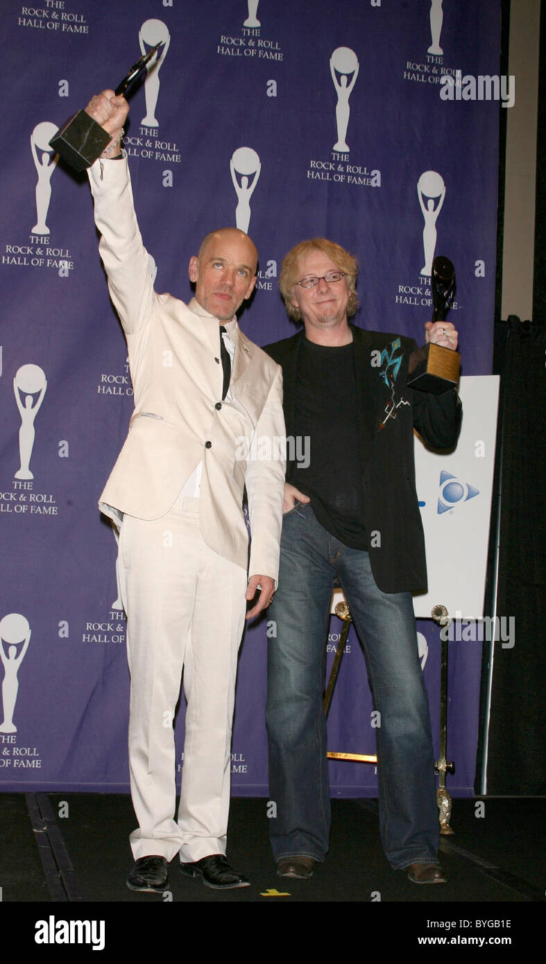 Michael stipe mike mills r e m hi-res stock photography and images - Alamy