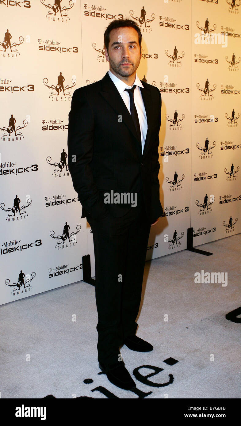 Jeremy Piven T-Mobile Debuts the Newest Limited Edition Sidekick 3 'D ...