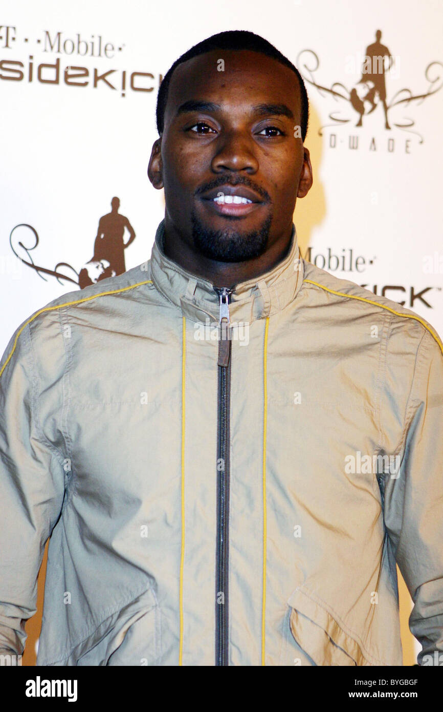 Cordele Taylor T-Mobile Debuts the Newest Limited Edition Sidekick 3 'D ...