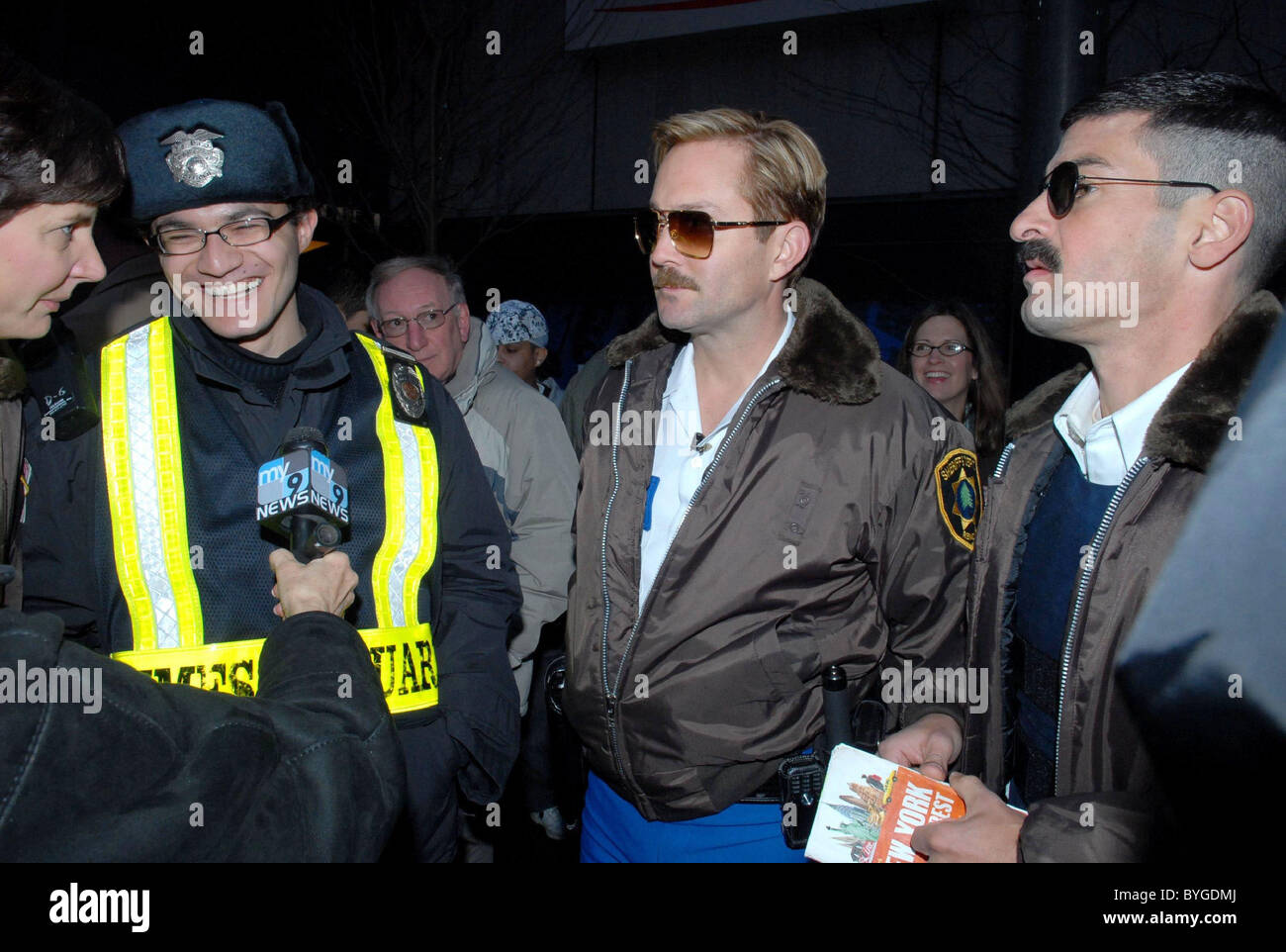 Thomas Lennon as Jim Dangle and Ben Garant as Travis Junior Cast ...