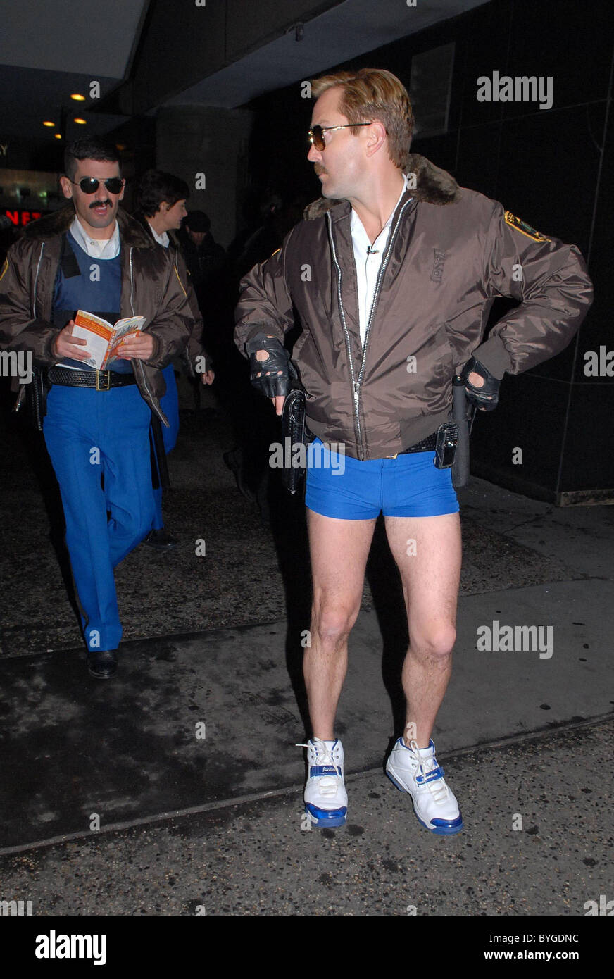 Thomas Lennon as Jim Dangle and Ben Garant as Travis Junior Cast ...