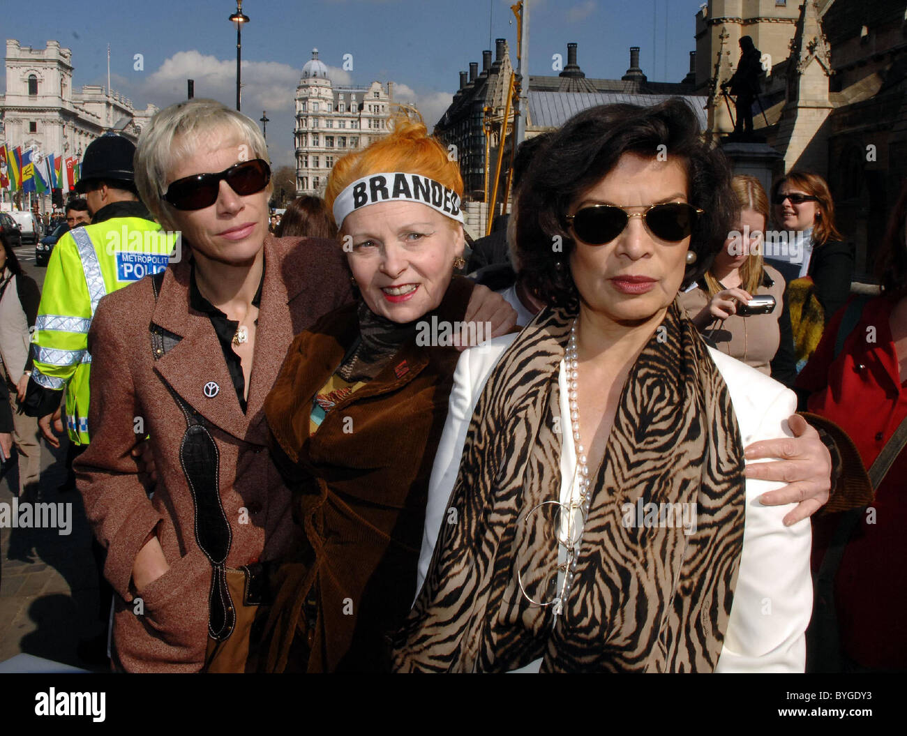 Annie Lennox, Vivienne Westwood and Bianca Jagger Protest against plans ...
