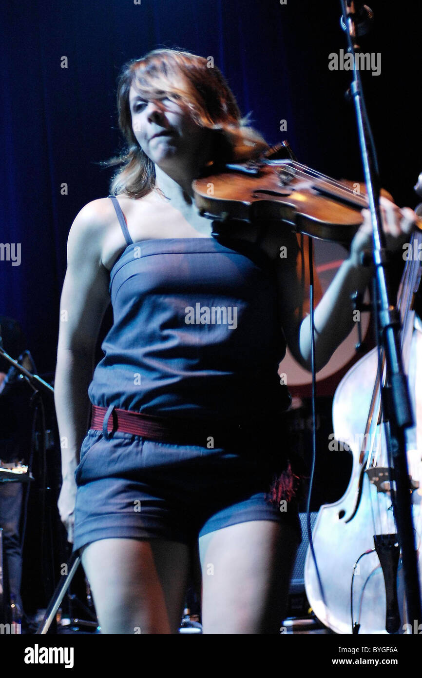 Sarah neufeld hi-res stock photography and images - Alamy