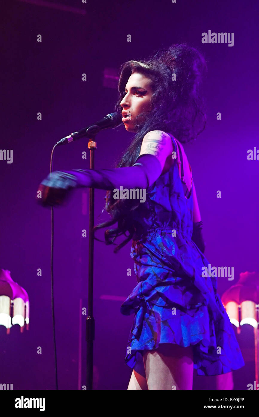 Amy Winehouse performing at the Carling Academy Birmingham, England ...