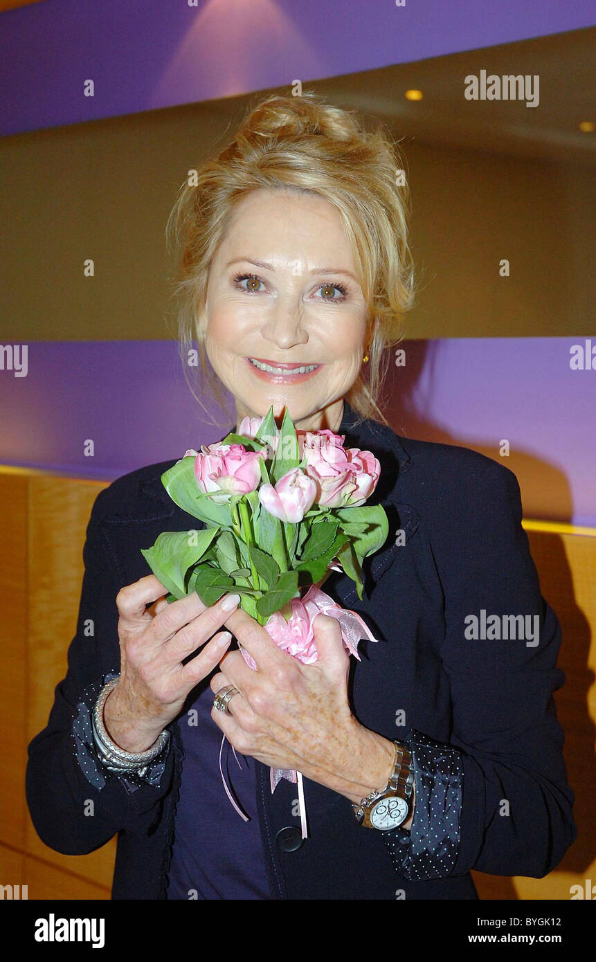 Actress Felicity Kendal Cbe 10th Annual Unicef Irelandconrad Dublin Mothers Day Lunch Dublin