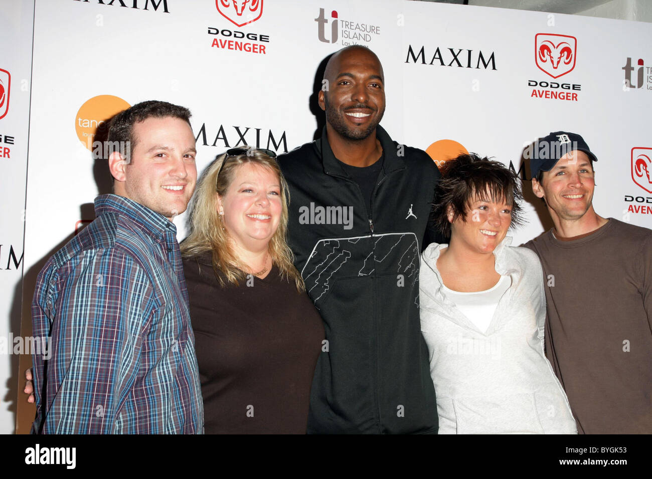 John Salley with contestants Maxim Extreme Hoops hosted by John Salley ...