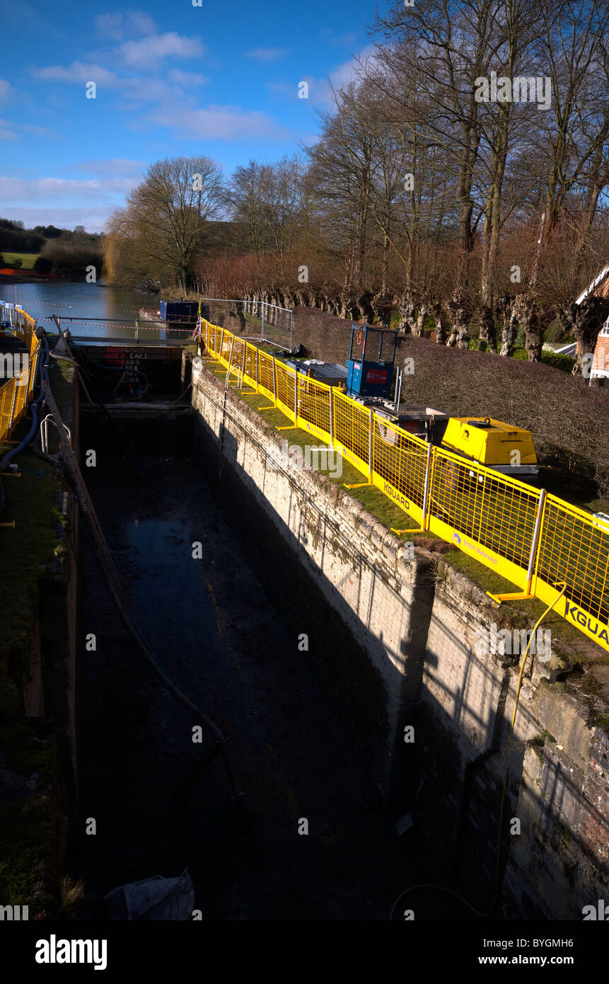 Dunn Mill Lock Kennet Avon Canal Hungerford Berkshire UK Maintenance ...