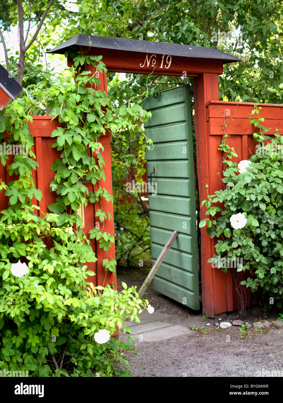 Opened gate leading to back yard Stock Photo - Alamy