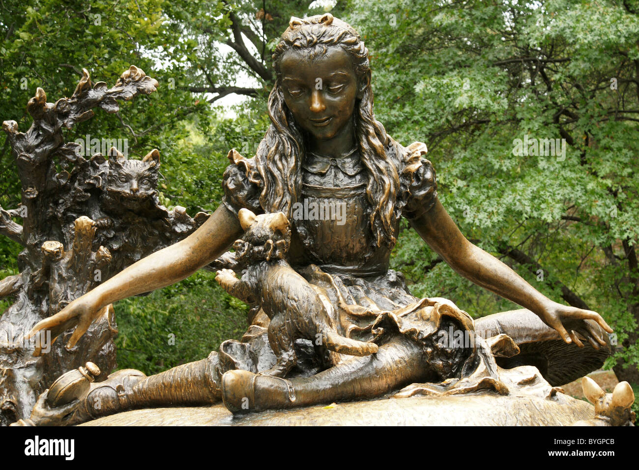 Alice in wonderland statue hi-res stock photography and images - Alamy