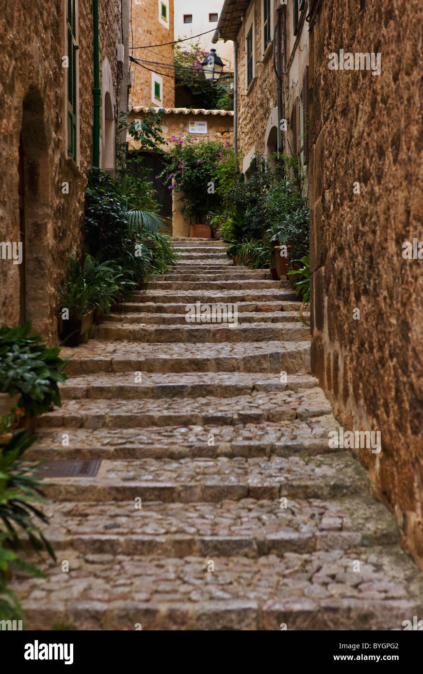 Old alley steps in hi-res stock photography and images - Alamy