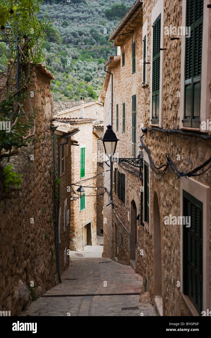 Alleyway alley steps hi-res stock photography and images - Alamy