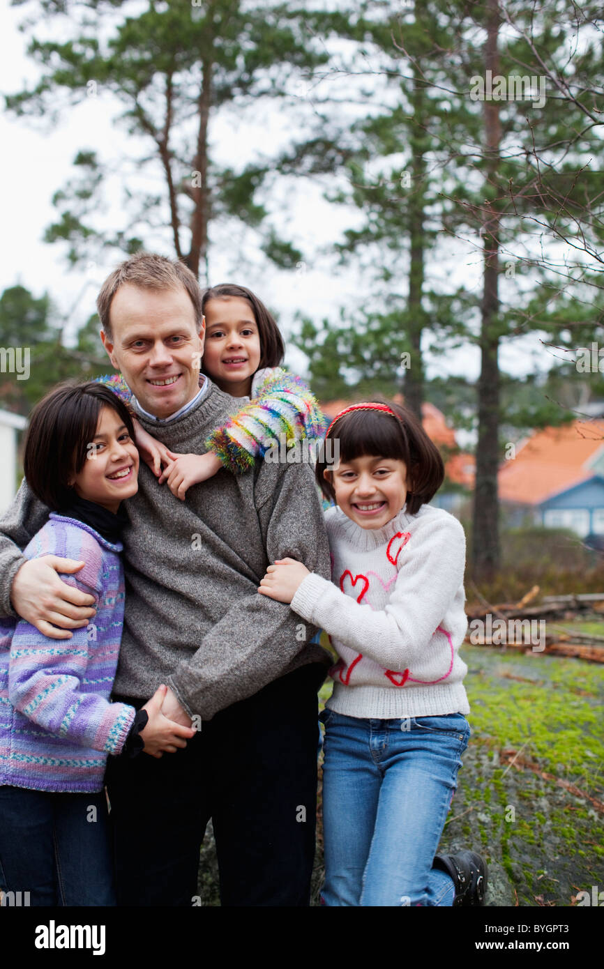 Indian dad and daughter hugging hi-res stock photography and images - Alamy