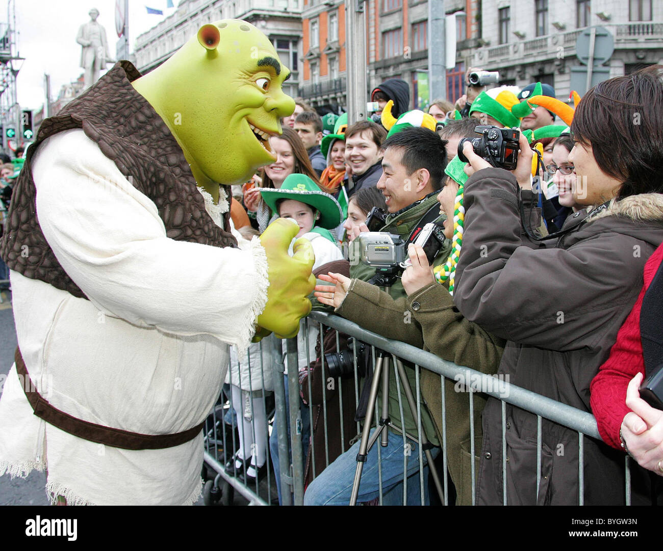 Shrek greeting fans on st hi-res stock photography and images - Alamy