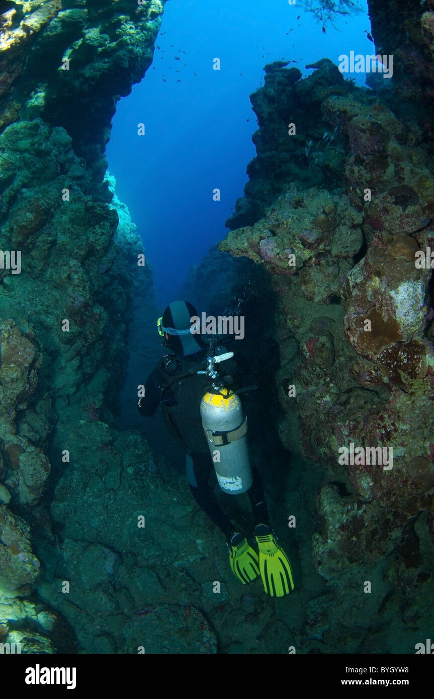 Diving bells hi-res stock photography and images - Alamy