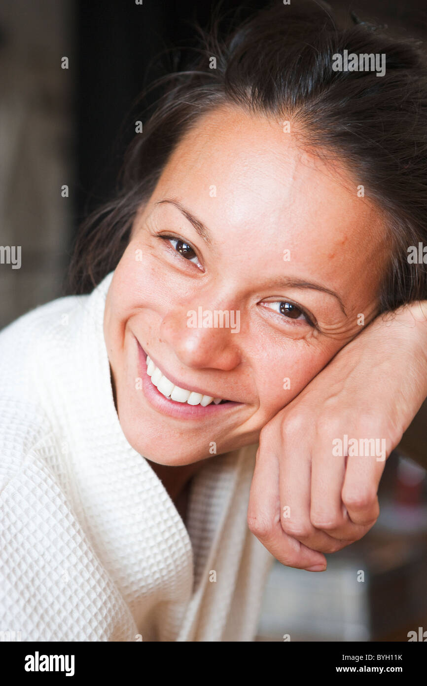 Portrait of woman smiling Stock Photo - Alamy