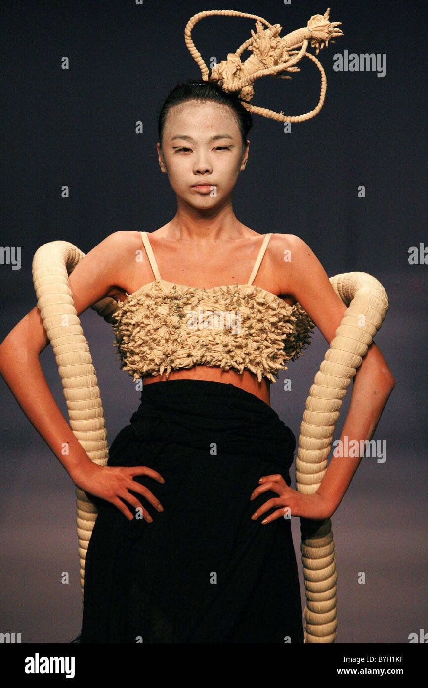 Beijing Fashion Week 2007 Various fashion designers show their ...