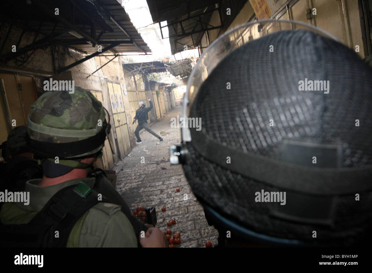 Police run after stone throwing Arab youth in the narrow alleys of the ...