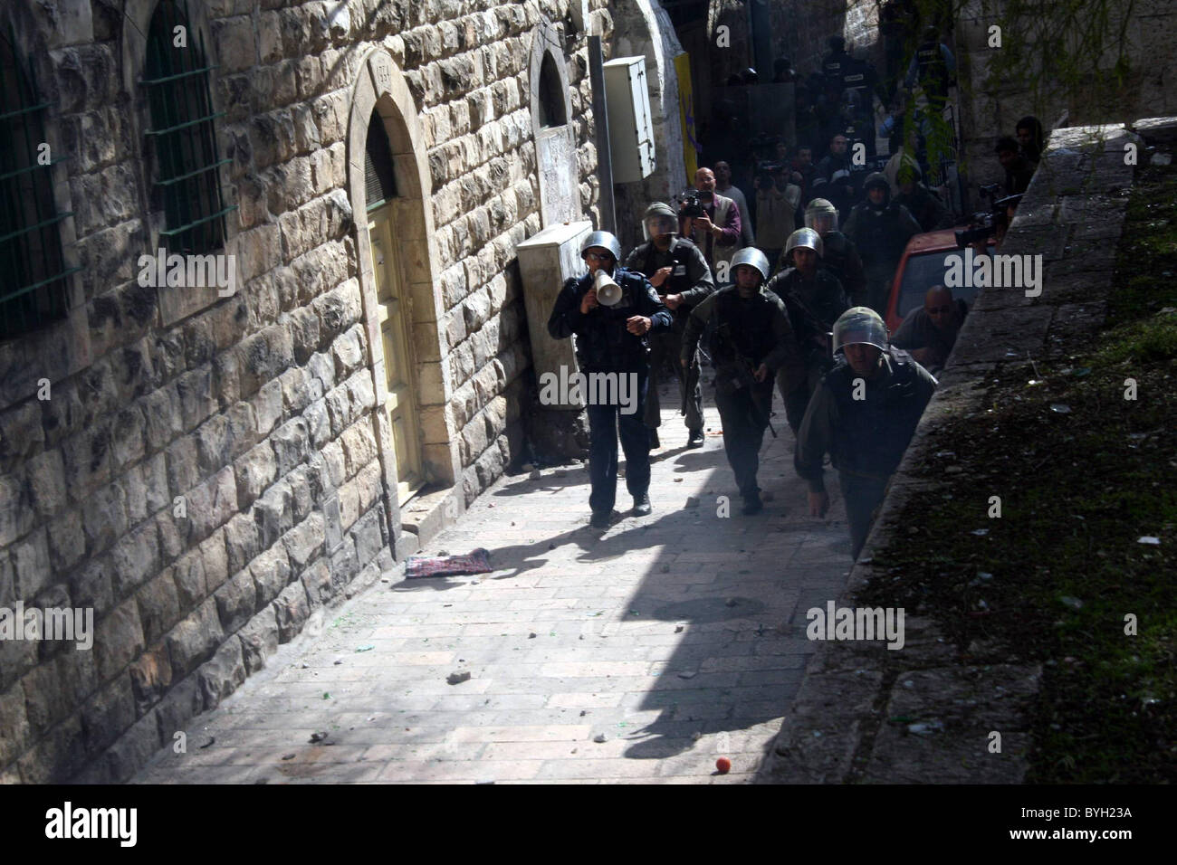 Police run after stone throwing Arab youth in the narrow alleys of the ...