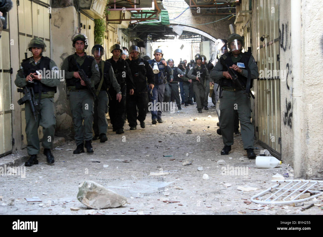 Police run after stone throwing Arab youth in the narrow alleys of the ...