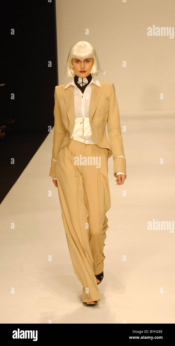 Catwalk Mercedes-Benz Fall 2007 L.A. Fashion Week at Smashbox Studios ...