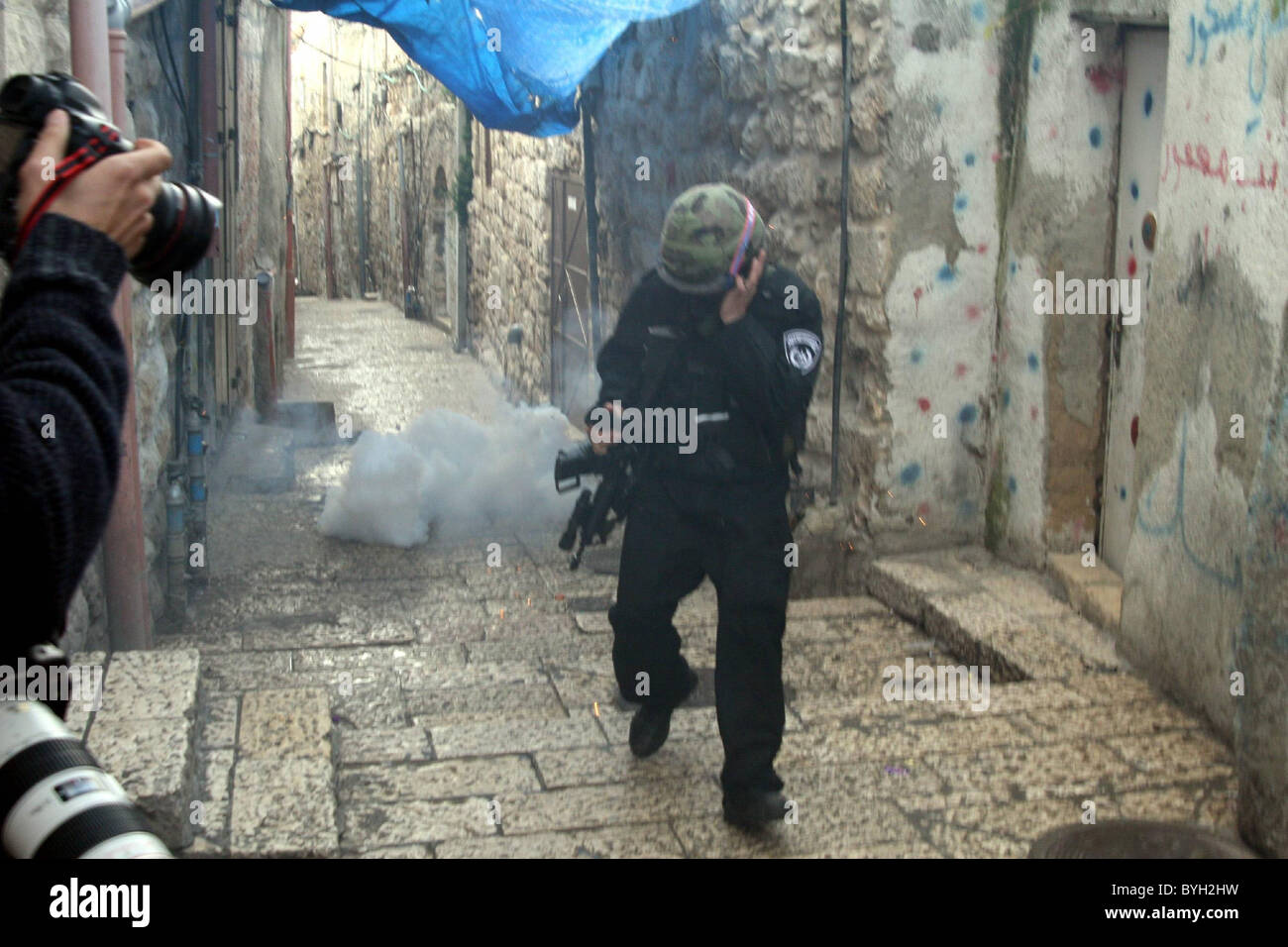 Police run after stone throwing Arab youth in the narrow alleys of the ...