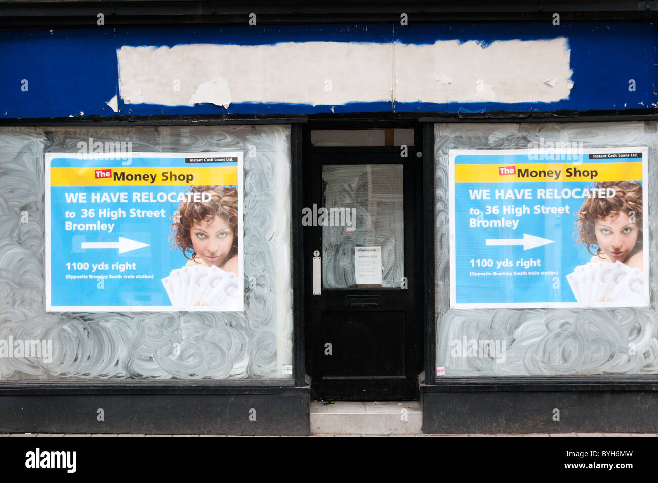Front store closed small street hi-res stock photography and images - Alamy