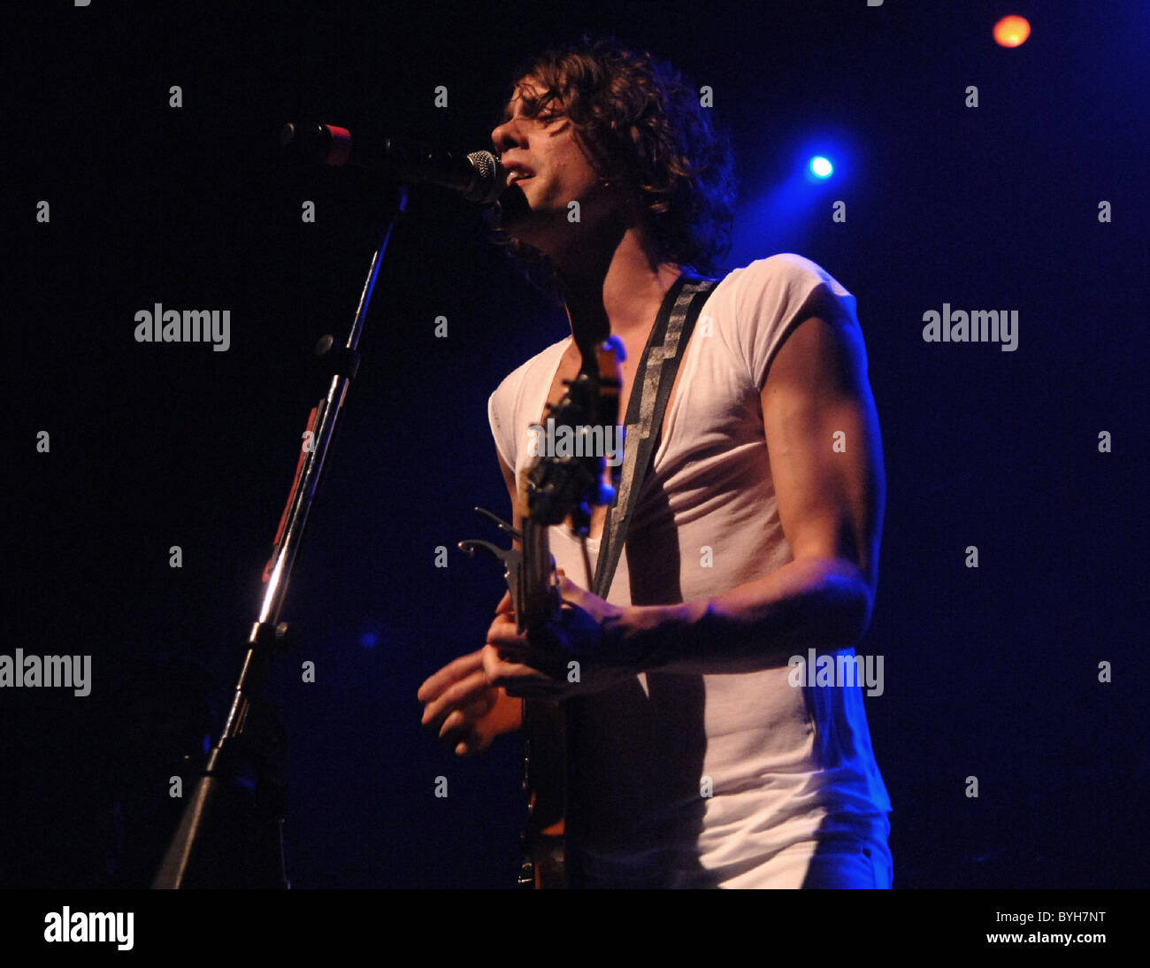 Razorlight - Johnny Borrell Voice of Slavery concert held at the Forum ...