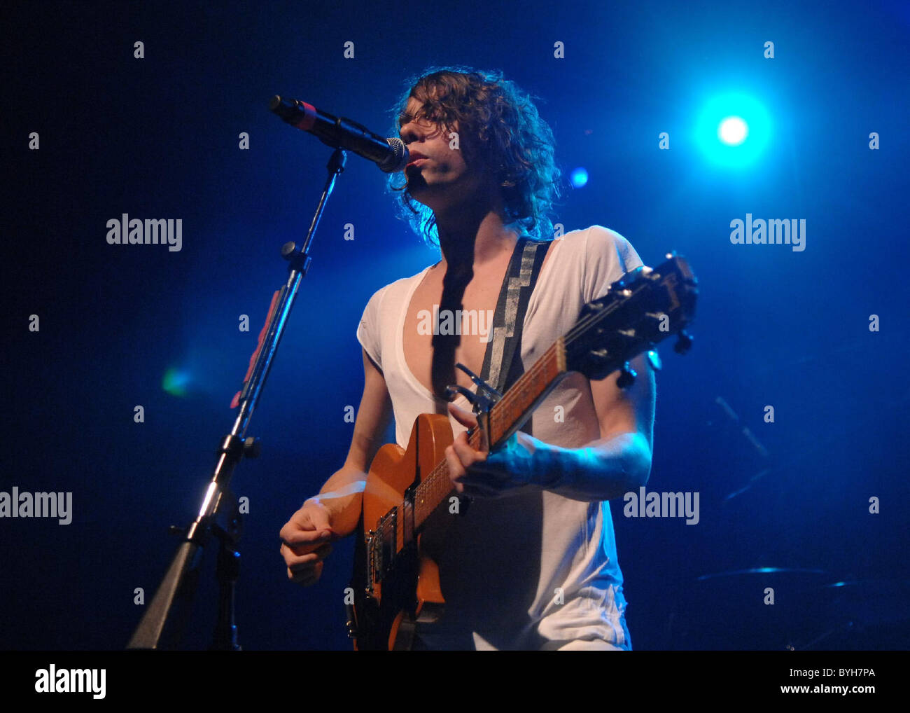 Razorlight - Johnny Borrell Voice of Slavery concert held at the Forum ...