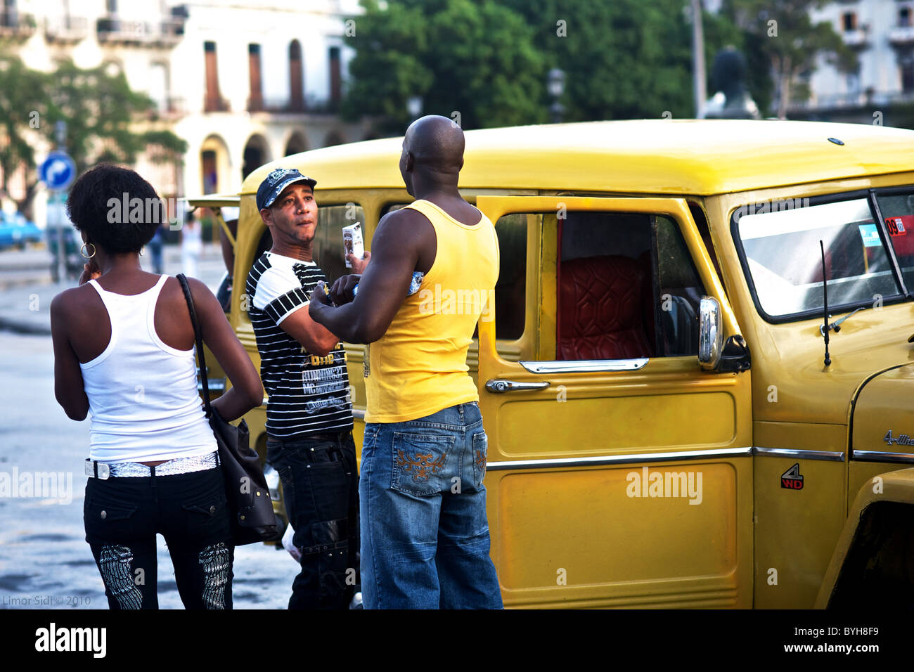 Taxi in havana cuba Stock Photo - Alamy