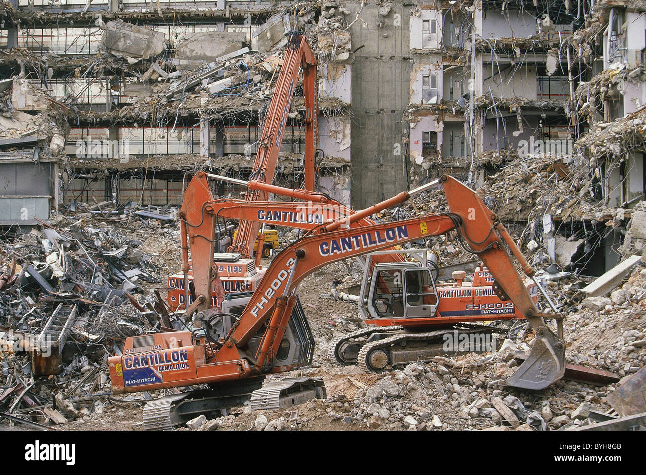 Demolition and site clearance using Fiat-Hitachi FH200-3 and FH400-2 ...
