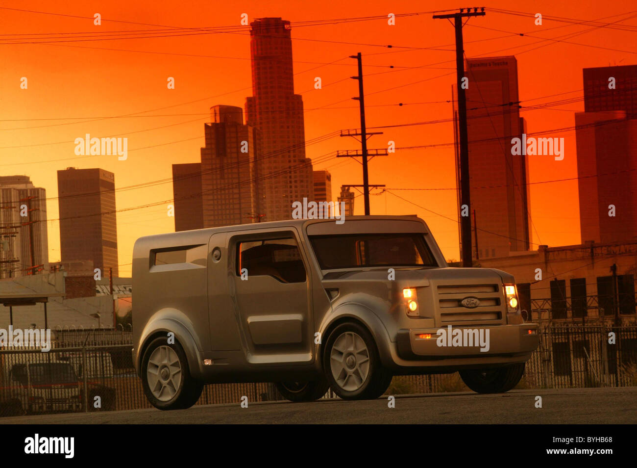 Ford Synus - Mobile Home Concept Step aside Humvees - this is surely ...