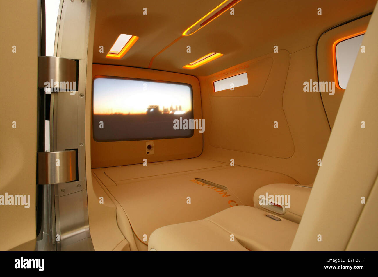 Ford Synus - Mobile Home Concept Step aside Humvees - this is surely ...