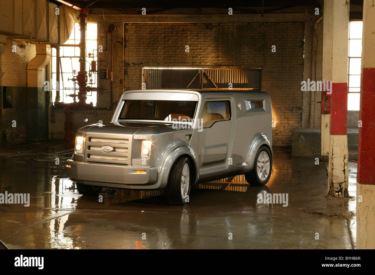 Ford Synus - Mobile Home Concept Step aside Humvees - this is surely ...