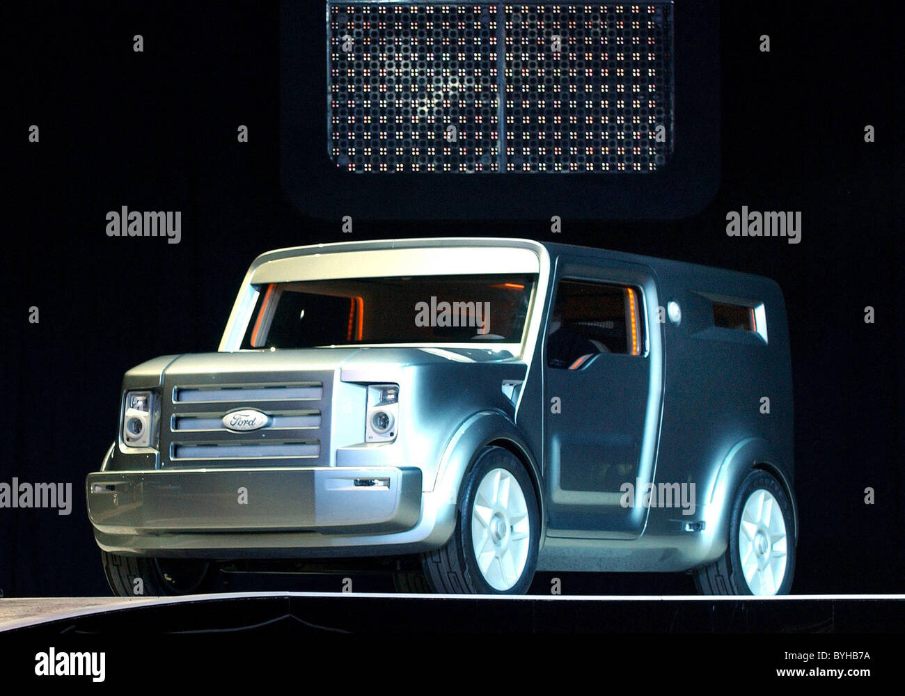 Ford Synus - Mobile Home Concept Step aside Humvees - this is surely ...