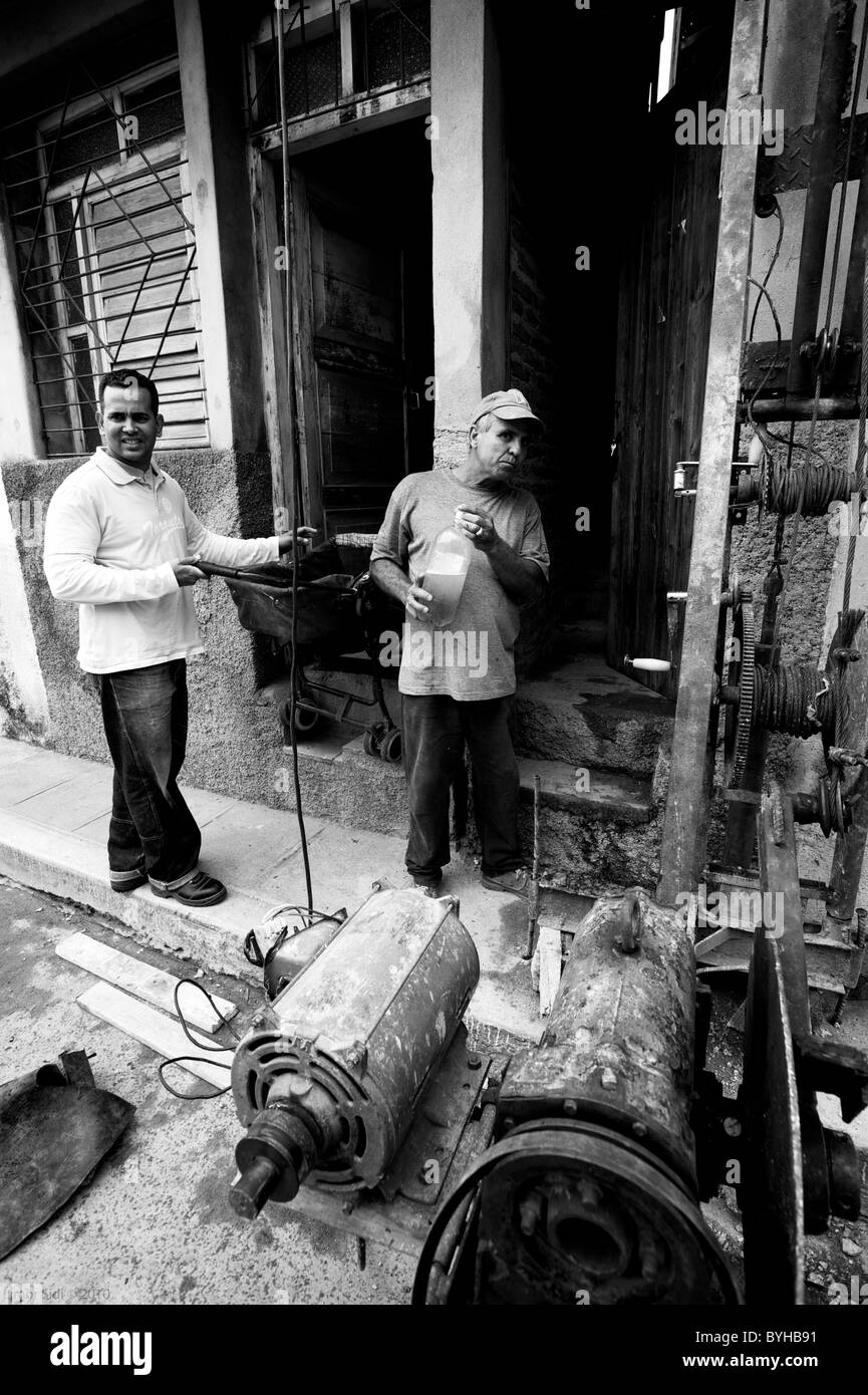 Wail hi-res stock photography and images - Alamy