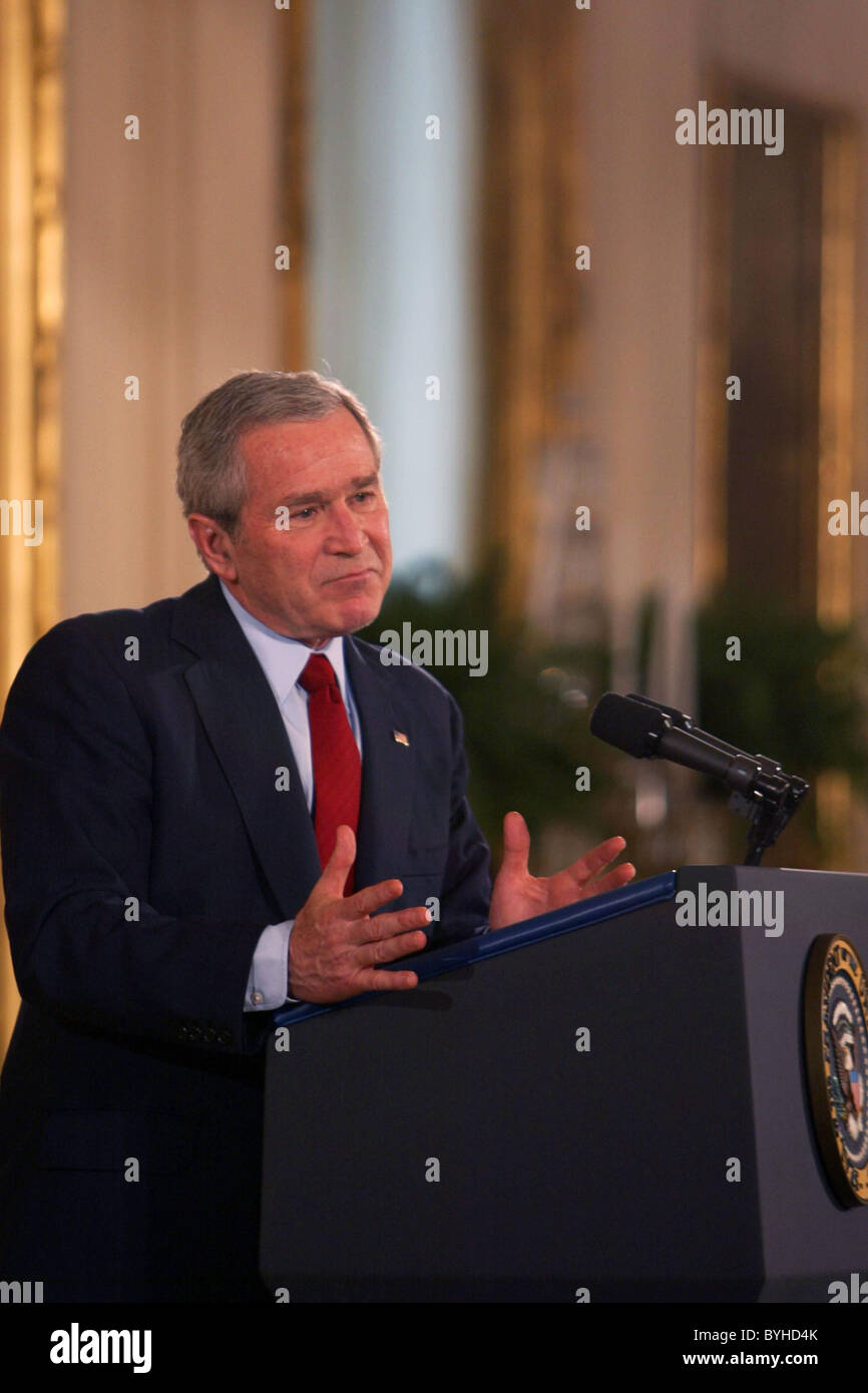 US President George W Bush held a last minute press conference ...